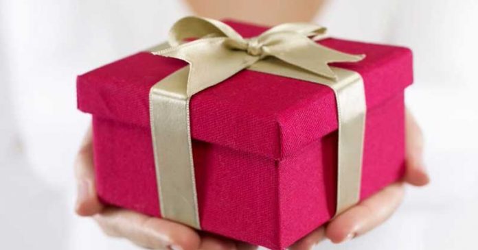 Ladki Ke Liye Best Gift | Ladki Ko Kya Gift Dena Chahiye